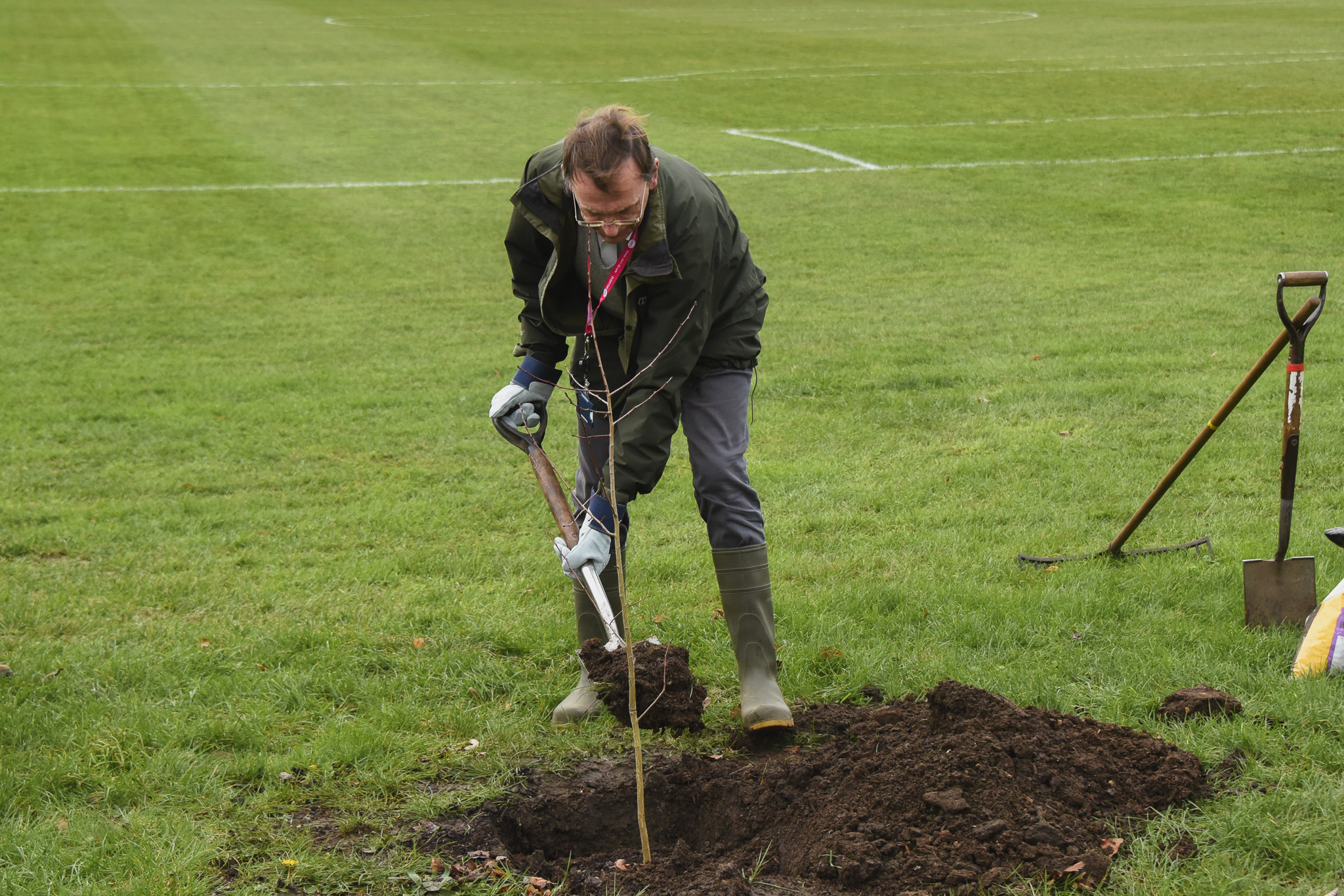 Head of Department Martin Maiden plants new tree in University Parks as ...
